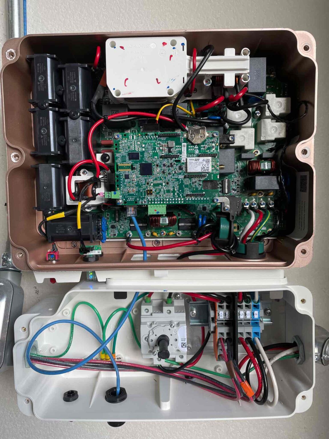Microinverter vs String vs Optimizer: A Solar Inverter Guide